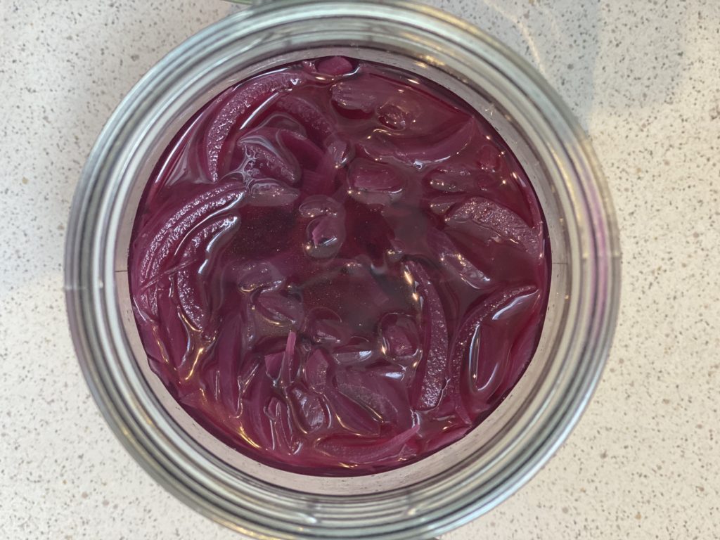 Pickles d'oignons rouges - Merlan frit cuisine